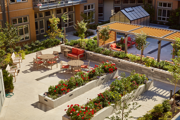 Retirement living in North Vancouver, Edgemont Village - Amica Edgemont ...